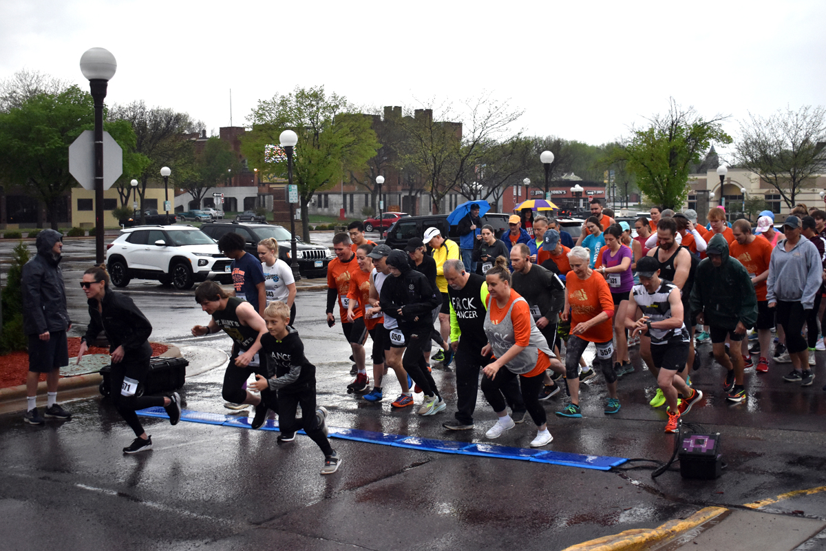 Citizens Bank 5K Runs in the rain | News, Sports, Jobs - The Journal